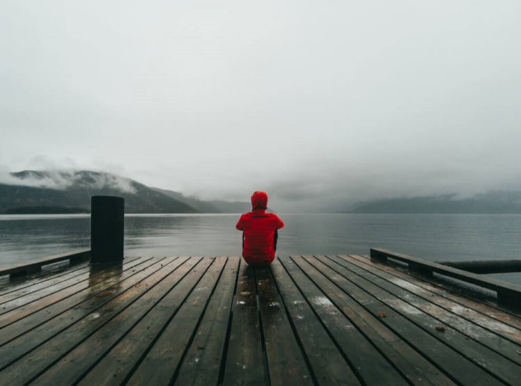 Entenda diferença entre sozinho e solitário, melhore seus relacionamentos