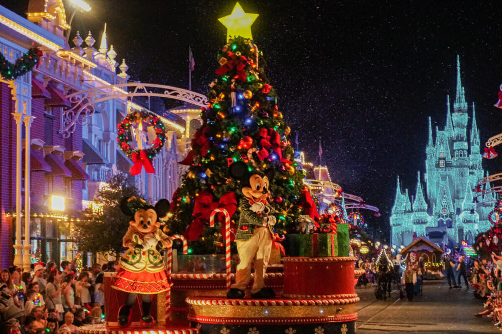 Como é o Natal da Disney, que tem comidas e bebidas grátis