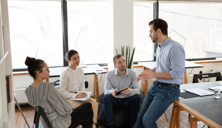 Como desenvolver liderança no trabalho? Veja 5 passos