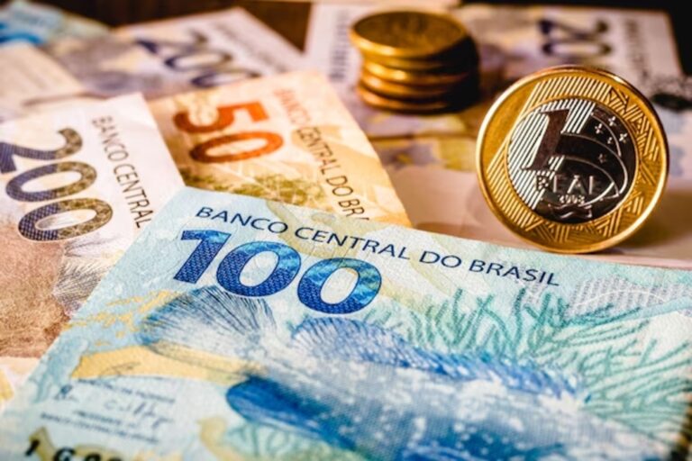 Rendimento domiciliar per capita vai a R$ 2.069 no Brasil em 2024